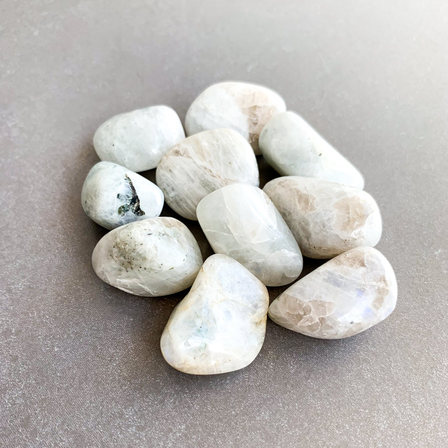 Pedra da Lua Arco-íris - Loja de Cristais Surya Cristais