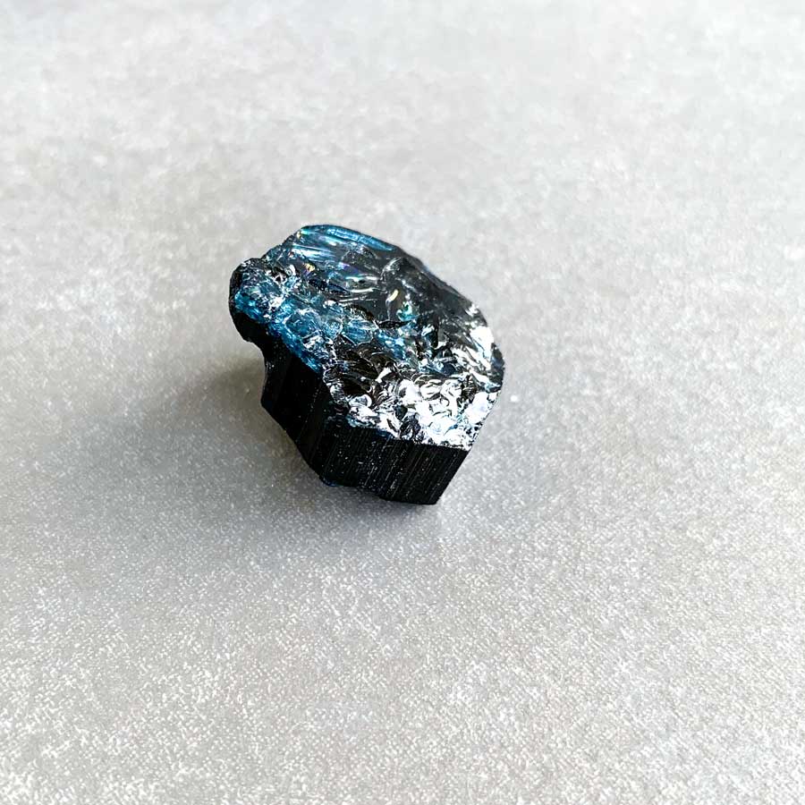 Rara Turmalina Azul - Grande conexão espiritual - Surya Cristais
